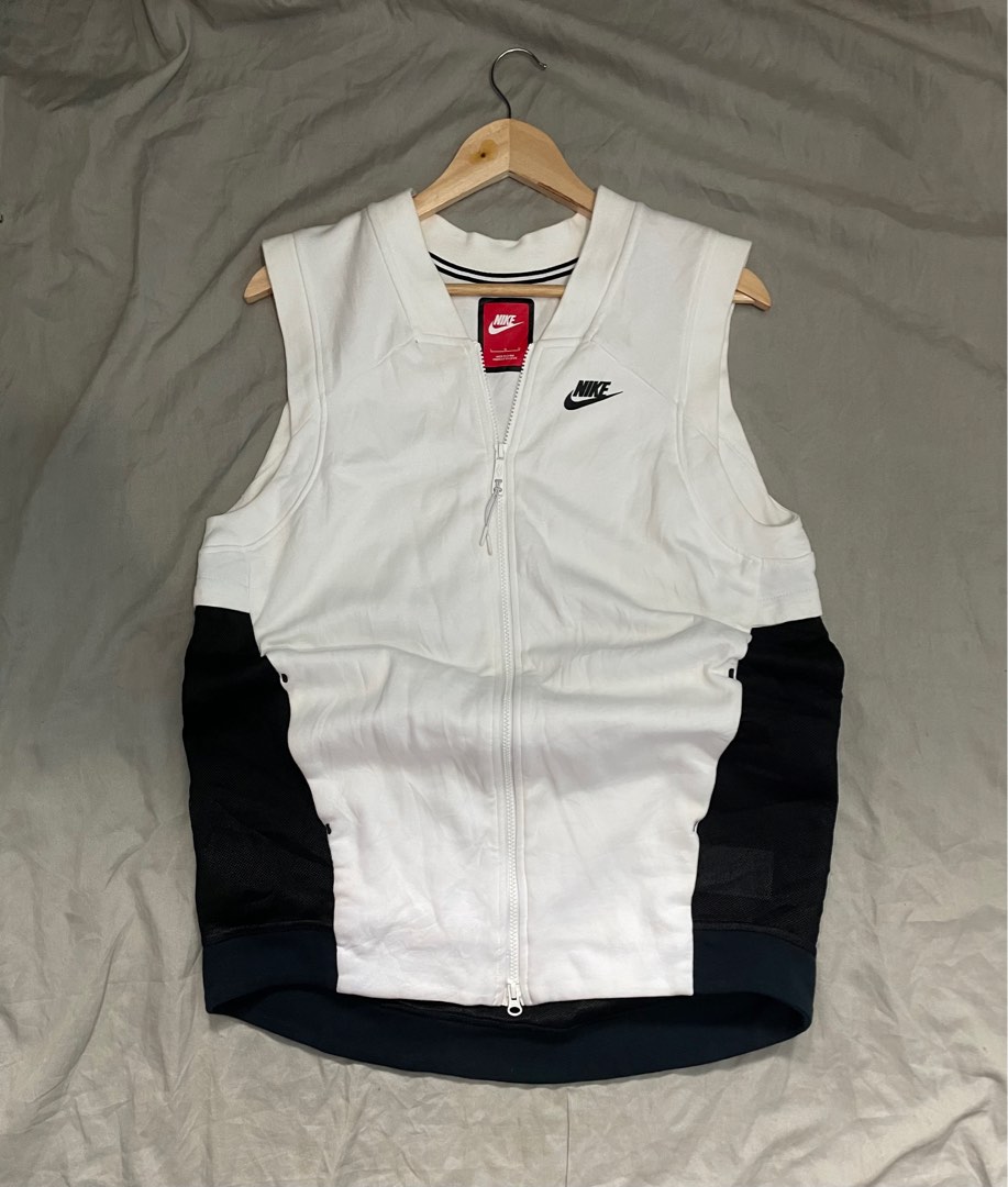 Nike Tech Fleece Vest, Men's Fashion, Activewear on Carousell