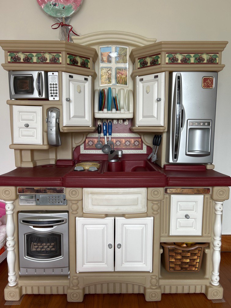 Step 2 kitchen set, Hobbies & Toys, Toys & Games on Carousell