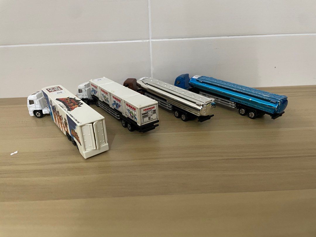 TOMICA lorry diecast, Hobbies & Toys, Toys & Games on Carousell