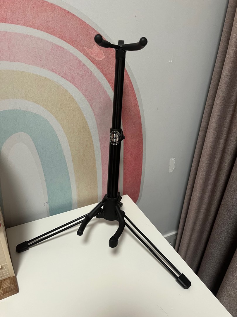 Violin display stand, Hobbies & Toys, Music & Media, Music Accessories ...