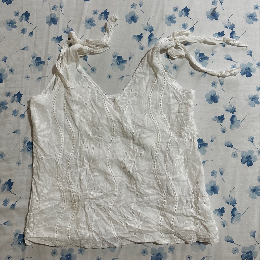 White Eyelet Sando Top (see ww), Women's Fashion, Tops, Sleeveless on ...