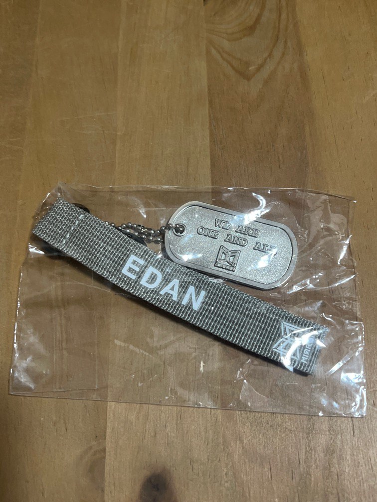 呂爵安 / Edan Mirror we are one and all 演唱會週邊 Edan name tag, 興趣及遊戲, 收藏品及 ...