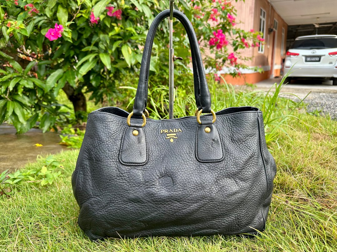 Authentic Prada Vitello Daino Nero Shopping Tote Bag, Luxury, Bags & Wallets on Carousell