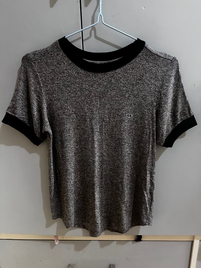 Black basic top- brand: MEMO, Women's Fashion, Tops, Shirts on Carousell