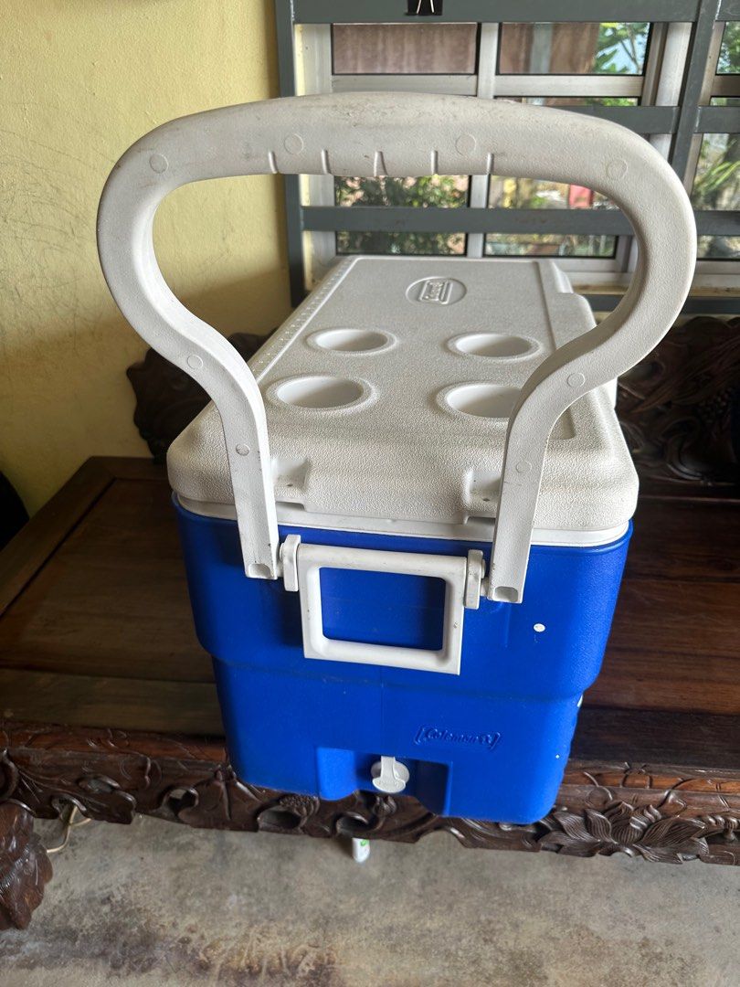 Coleman wheel cooler box, Sports Equipment, Hiking & Camping on Carousell