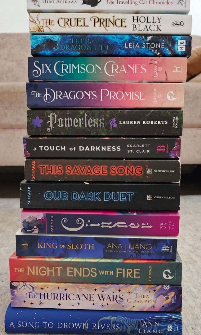 English Books | English Novels | Booktok (V.E. Schwab, Holly Black, Ana ...