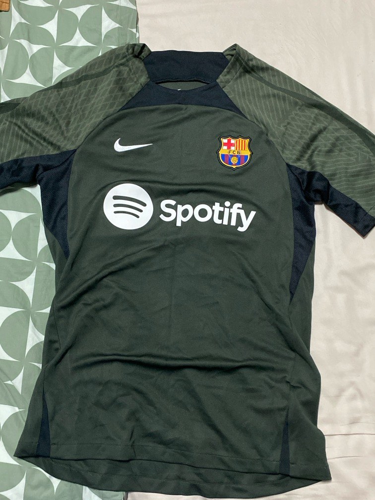 FC Barcelona training kit, Men's Fashion, Activewear on Carousell