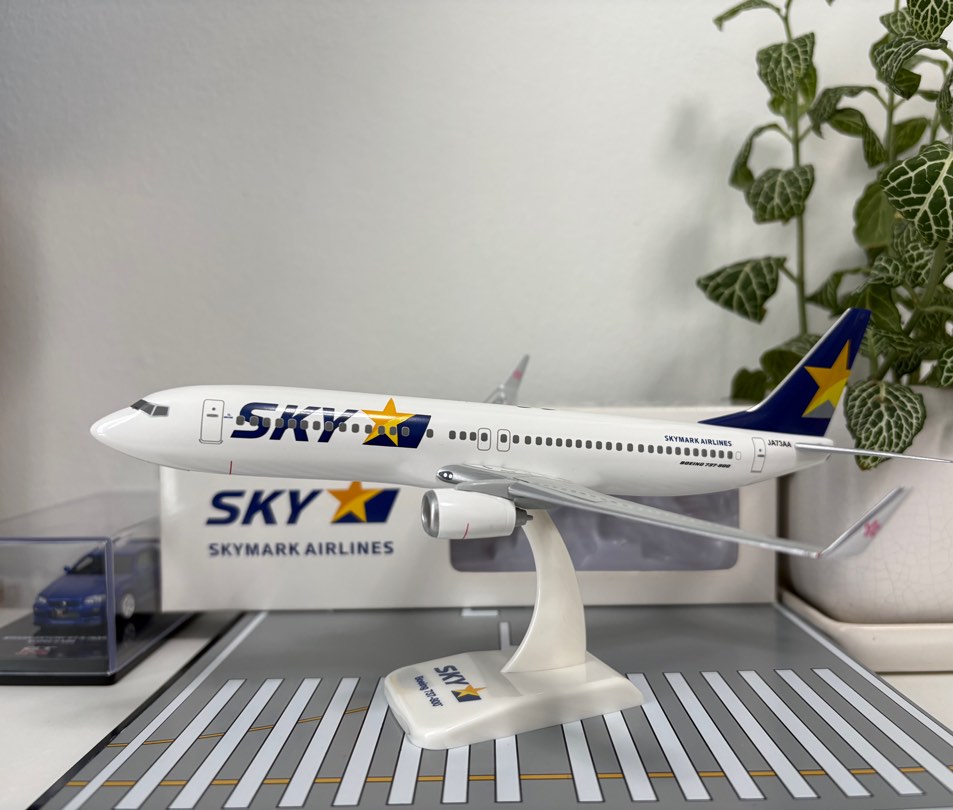 Hogan Wings 1:200 Skymark Airlines Japan Boeing B737-800 JA73AA snap fit ABS plastic model plane ...