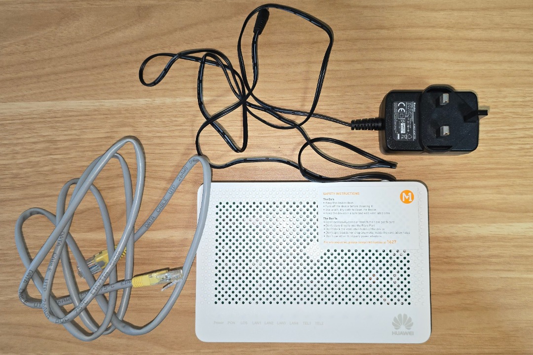 M1 Huawei EchoLife HG8240H5 ONT , Computers & Tech, Parts & Accessories ...