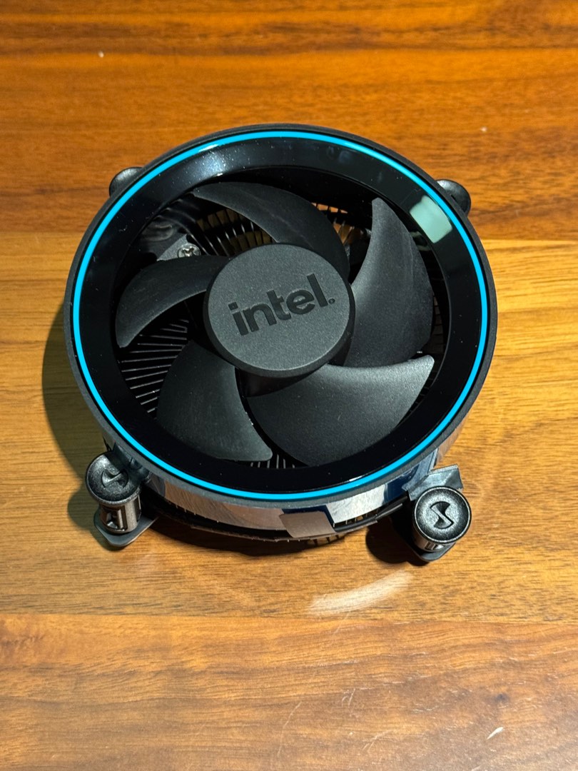 Intel Laminar RM2 cooler for sockets 1851, 1700 on Carousell