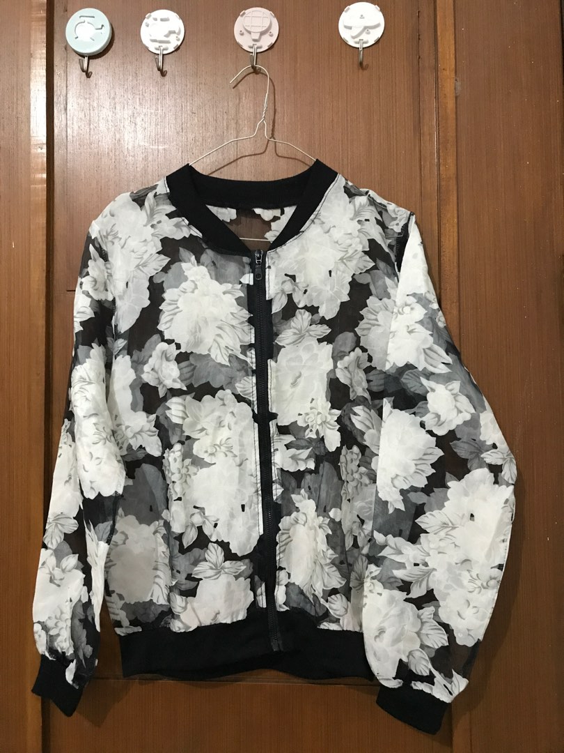 Jaket transpart, Fesyen Wanita, Pakaian Wanita, Atasan di Carousell