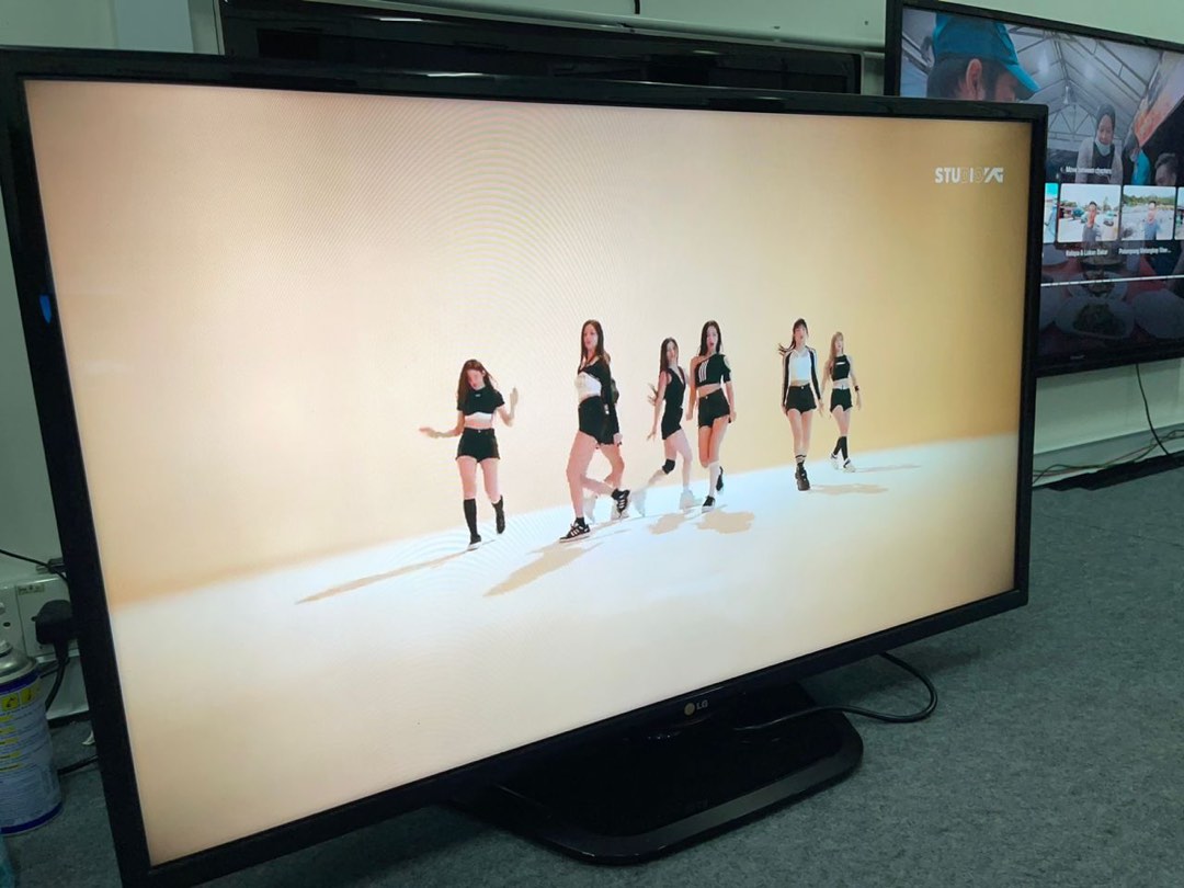 Lg 42 inch TV (Display Unit), TV & Home Appliances, TV & Entertainment, TV on Carousell
