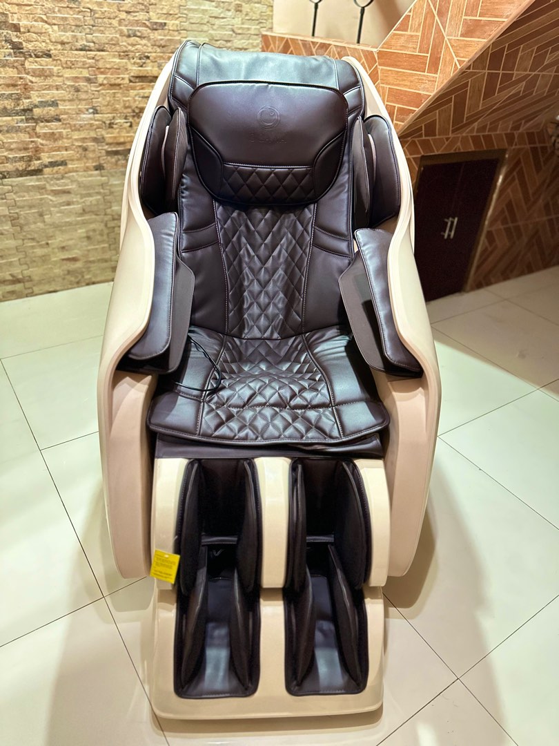 Ogawa Smart ReLuxe Massage Chair, Health & Nutrition, Massage Devices ...