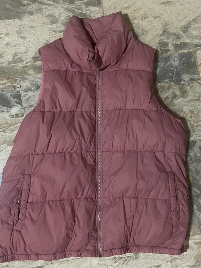 Old Navy Puffer vest, Women's Fashion, Coats, Jackets and Outerwear on Carousell