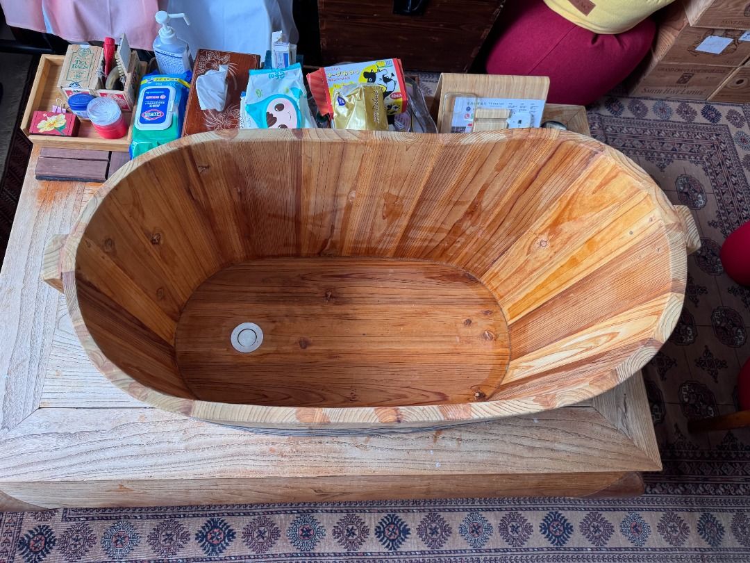 Small Solid Wooden Bath Tub (Freestanding) with drain hole, 美容＆個人護理, 沐浴 ...