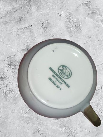 Two Tea cup with Pahang crest ., Luxury, Accessories on Carousell