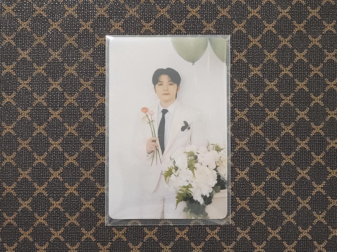 Woozi - OFFICIAL Seventeen carat version FML photocard (tingi from album), Hobbies & Toys ...