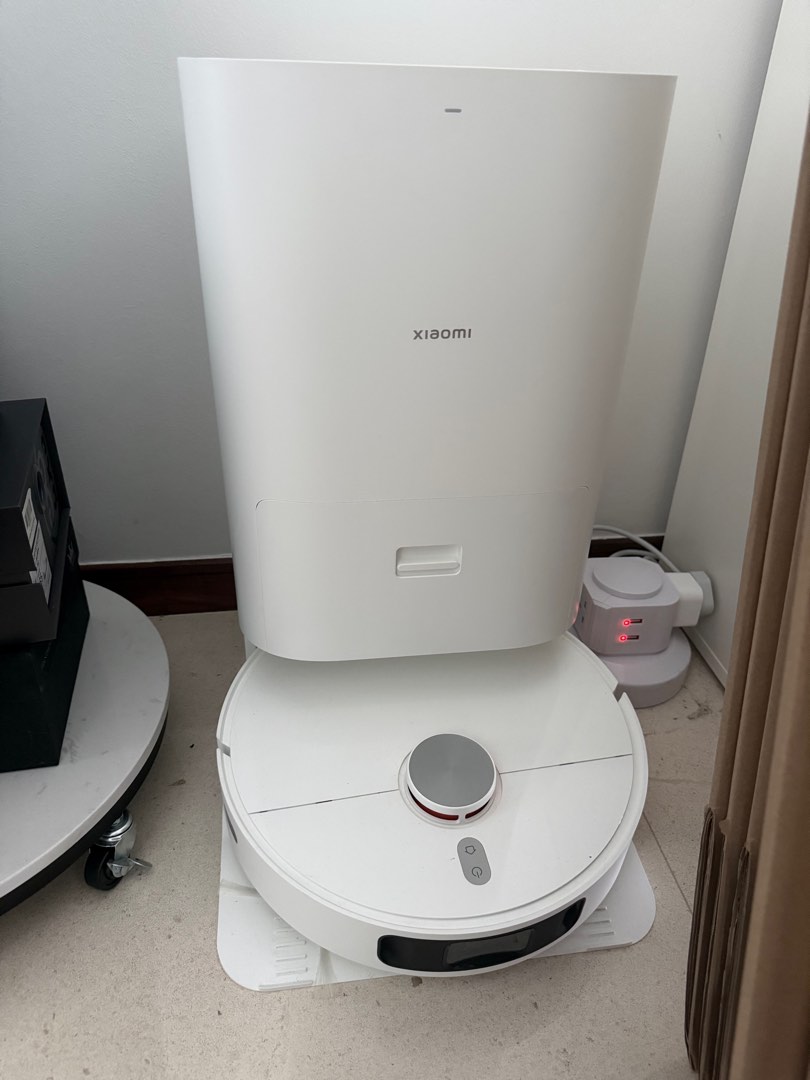 Xiaomi Cleaning Robot with auto mop cleaning, TV & Home Appliances ...