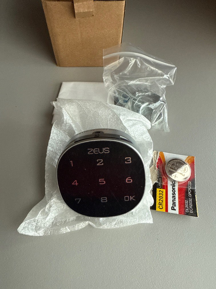 ZEUS digital letter box lock (clockwise lock), Furniture & Home Living, Security & Locks, Locks ...