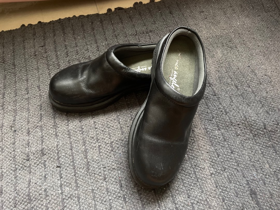 Black leather Clogs / Mules (Marikina made), Women's Fashion, Footwear ...