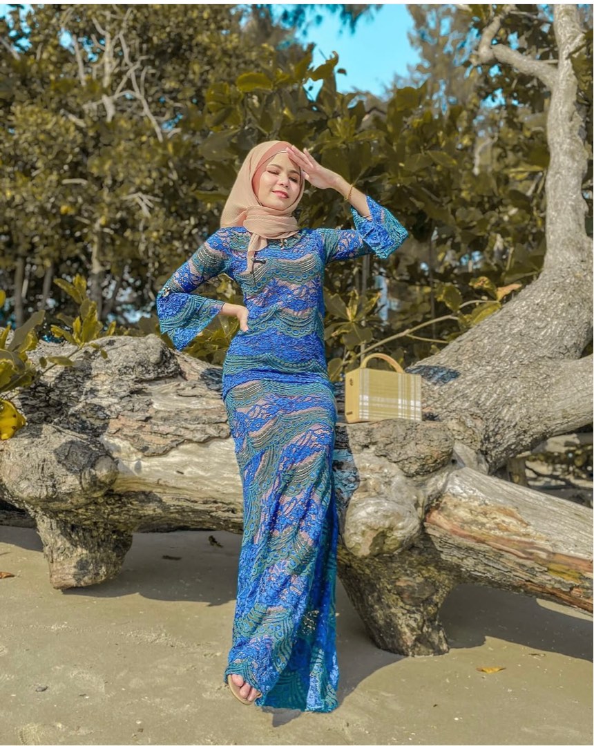 Dewi Diary modern lace kurung, Women's Fashion, Muslimah Fashion, Baju ...