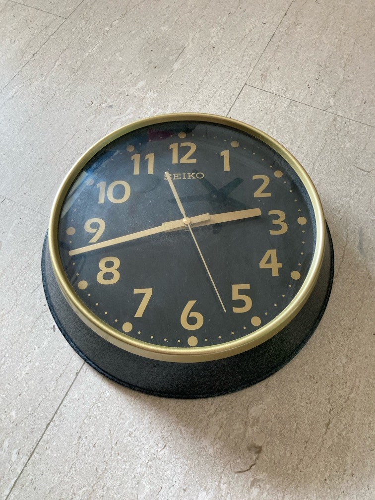 Faulty not working Wall Clock, Furniture & Home Living, Home Decor ...