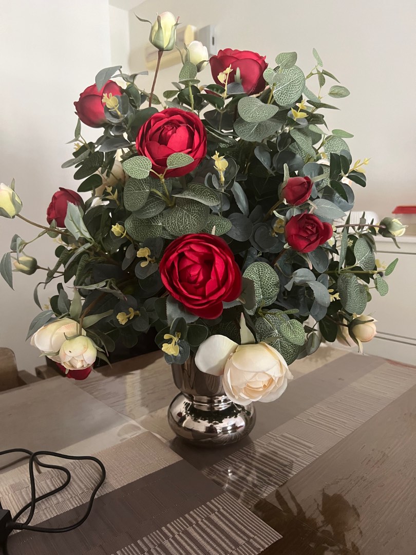 Gubahan Bunga Ros, Furniture & Home Living, Home Decor, Artificial ...