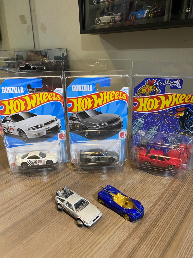 Hotwheels Lot Godzilla & Saga Burung, Hobbies & Toys, Toys & Games on ...