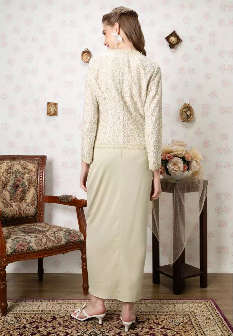 Lubna Ratna Raya 2025, Women's Fashion, Muslimah Fashion, Baju Kurung ...