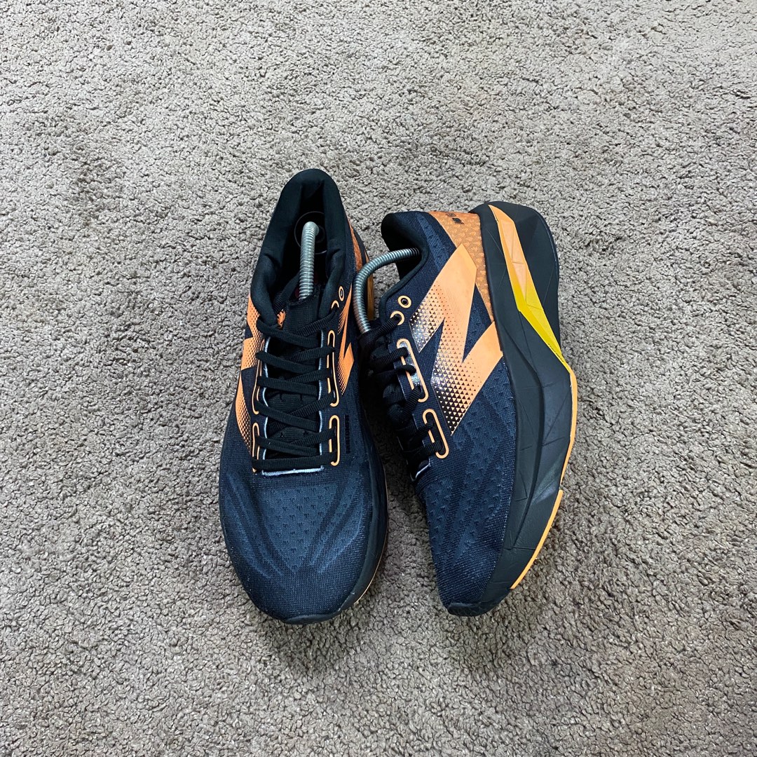 New Balance Fuel Cell Running, Fesyen Pria, Sepatu , Sneakers di Carousell