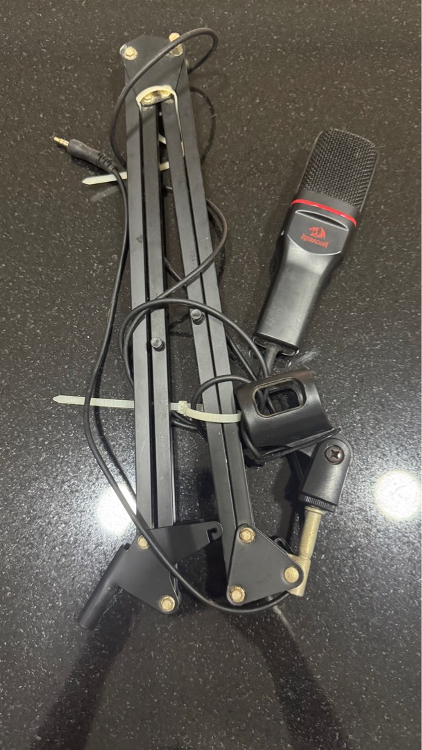 Red Dragon Seyfert with/ Boom Arm, Audio, Microphones on Carousell