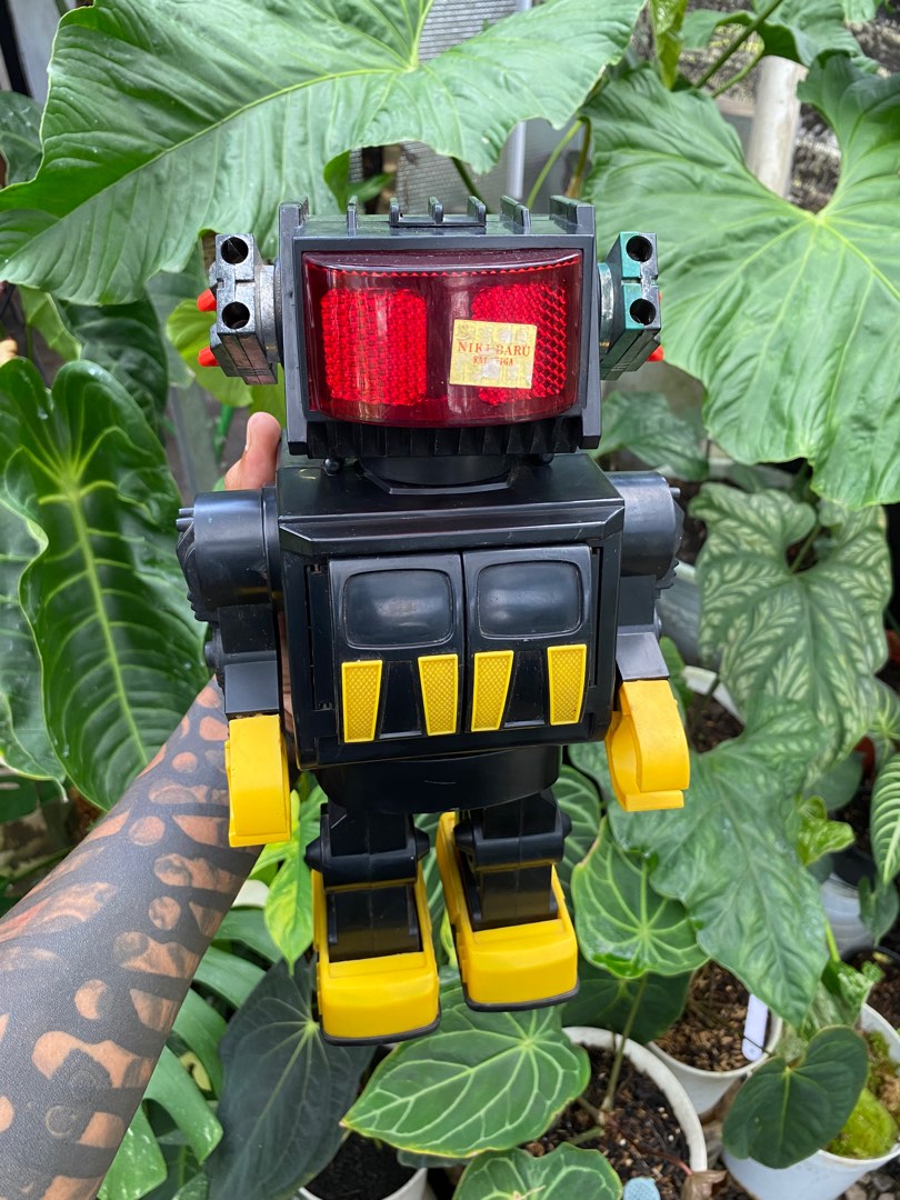 Robot Jadul Action Invader Rare, Toys & Collectibles, Mainan di Carousell