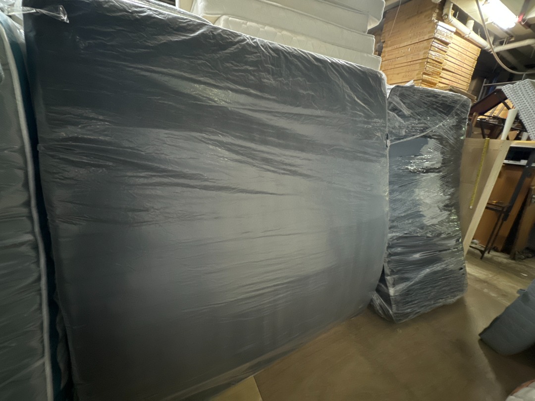 Second Hand Black Mattress King Size 1.8m x 1.9m, Furniture & Home ...