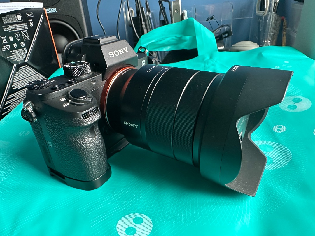 Sony A7RM2/A7R2/A7Rii + Zeiss FE 24-70mm F4 ZA OSS (SEL2470z), 攝影器材, 相機 - Carousell