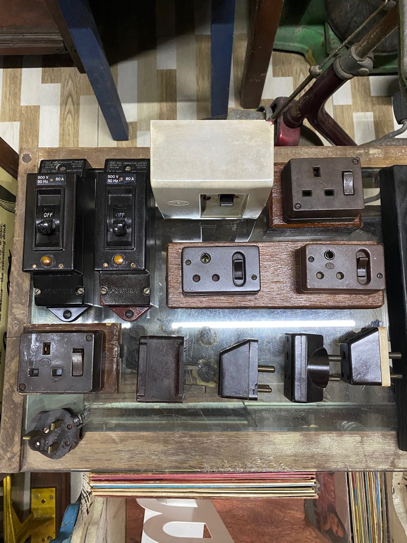 Suis & Plug Antik, Hobbies & Toys, Collectibles & Memorabilia, Vintage ...