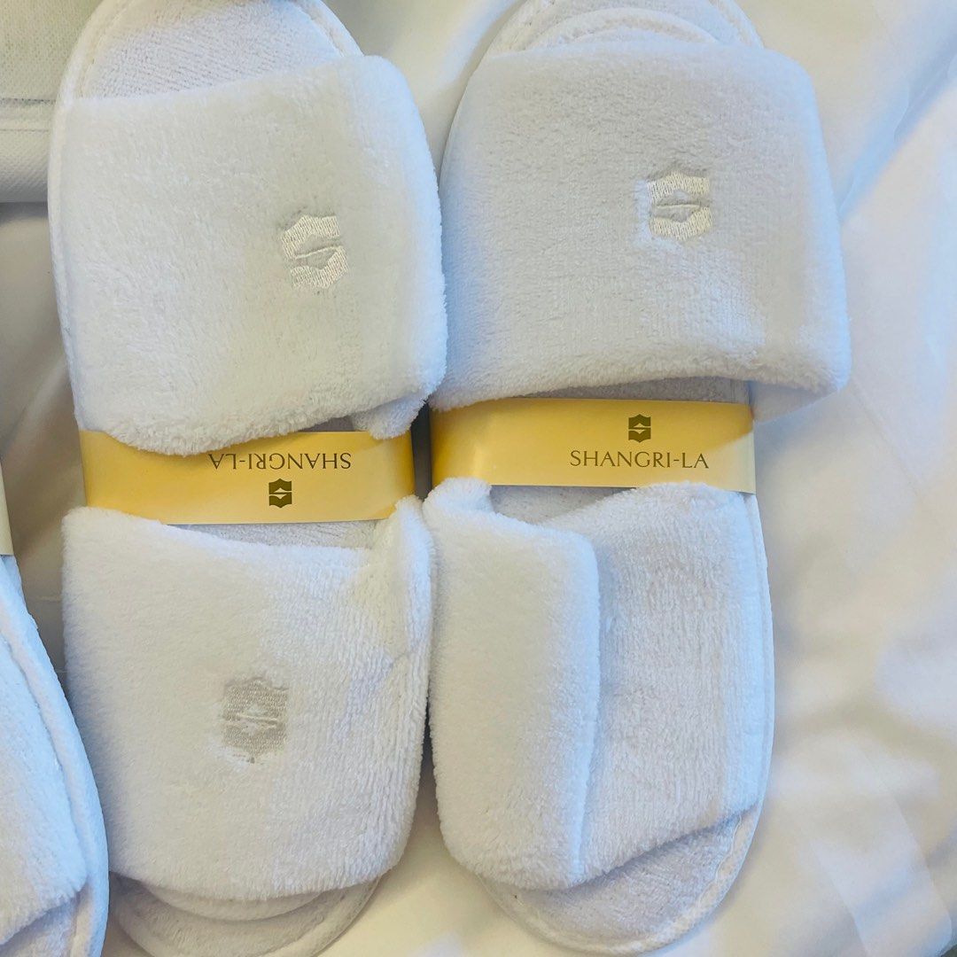 Take All! 4 Pairs of Luxury Shangrila Slippers with 2 Laundry Bags and ...