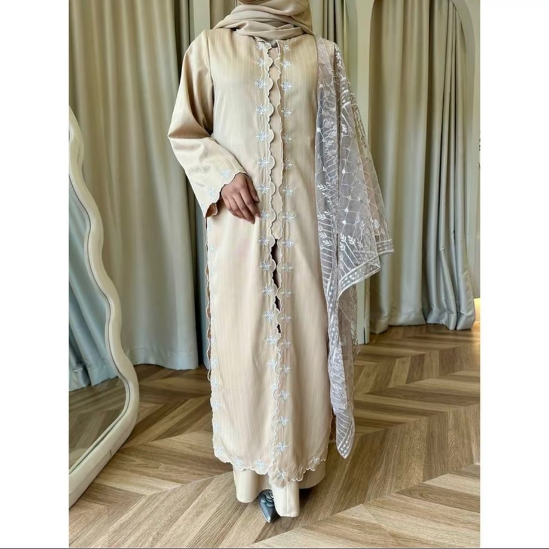 Tun Laila Kurung, Women's Fashion, Muslimah Fashion, Baju Kurung & sets ...