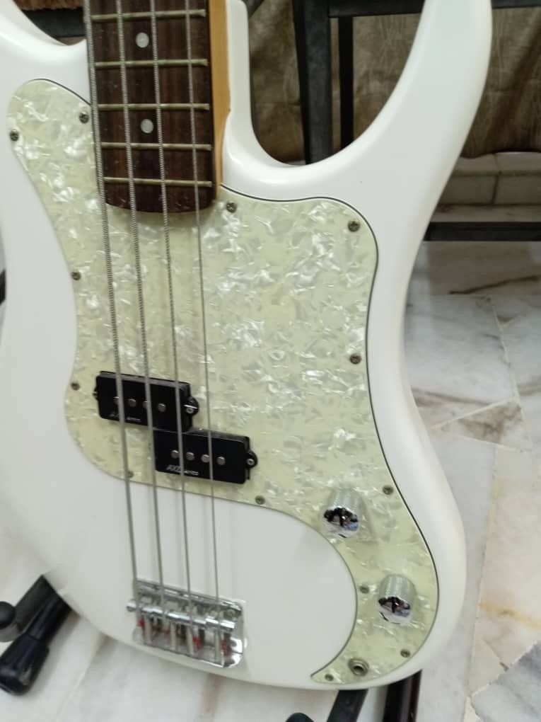 BASS GUITAR ( AXL) USED, Hobbies & Toys, Music & Media, Musical ...