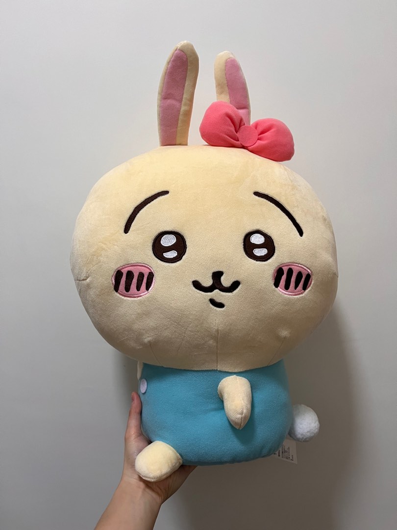平放！絕版！Chiikawa x Sanrio Hello Kitty 兔兔 Usagi 大公仔, 興趣及遊戲, 玩具 & 遊戲類 ...