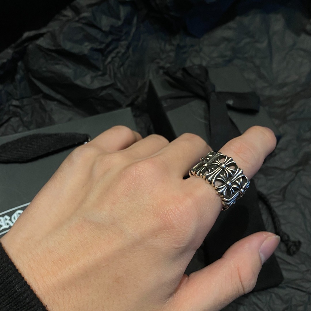 Chrome Hearts Round Tomb Ring The tomb cross ring is clearly ...