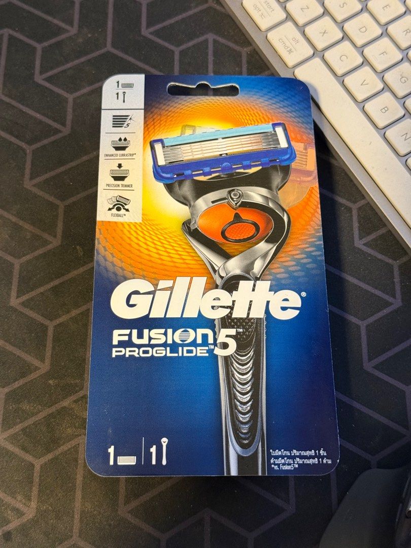 Gillette Fusion5 ProGlide battery operated shaving razor with blade ...