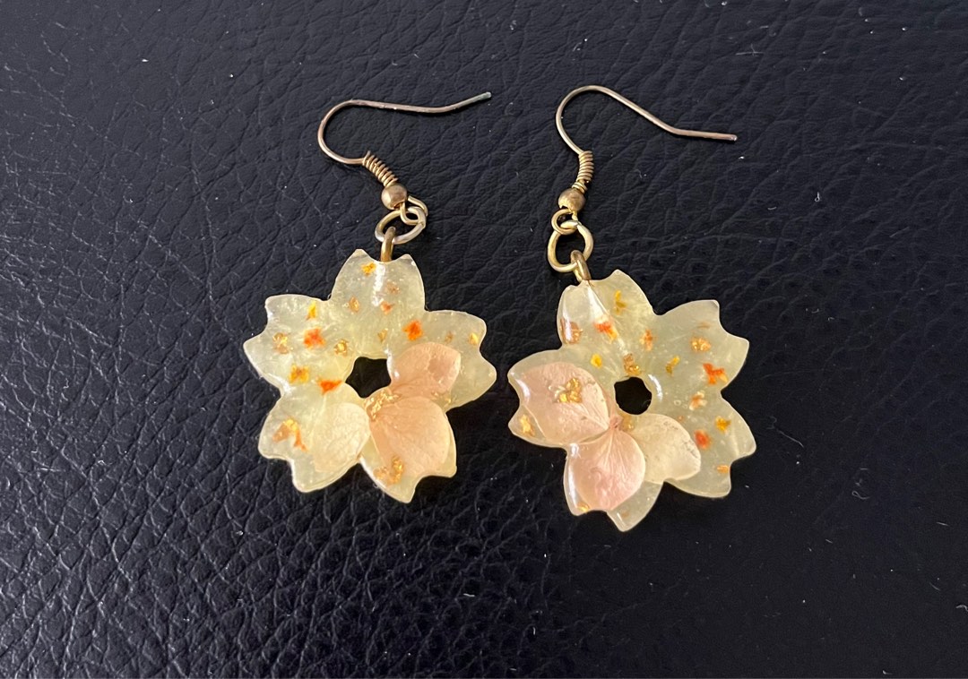 Handmade craft resin spring petals & gold flakes sakura cherry blossom ...