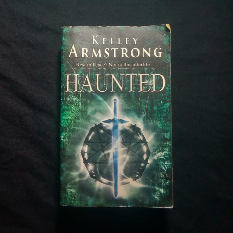 Haunted - Kelley Armstrong, Buku & Alat Tulis, Buku di Carousell