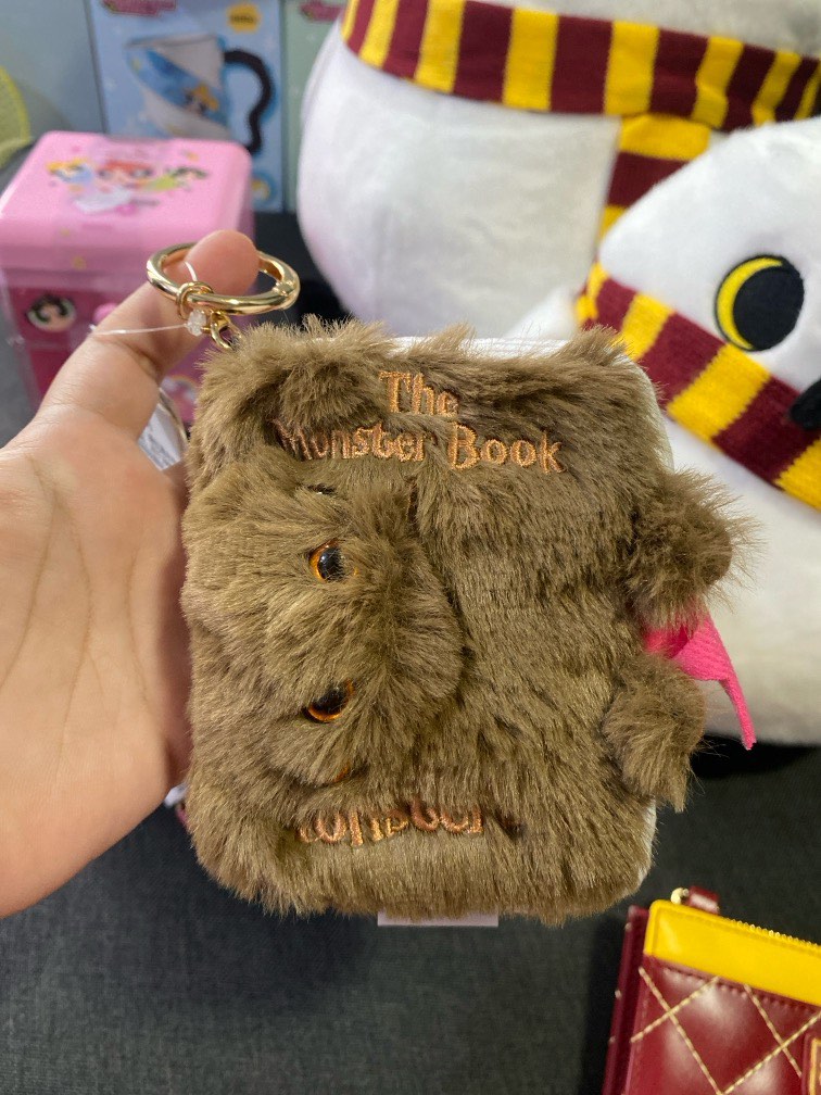 Miniso x Harry Potter Monster book keychain, Hobbies & Toys ...