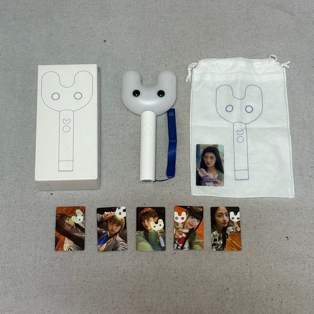 NEWJEANS Binky Bong light stick with photo cards and string pouch ...