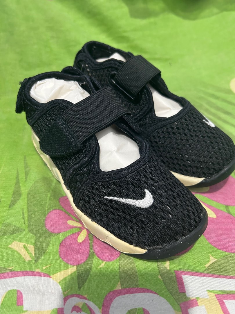 Nike air rift sepatu anak original, Bayi & Anak, Lainnya di Carousell