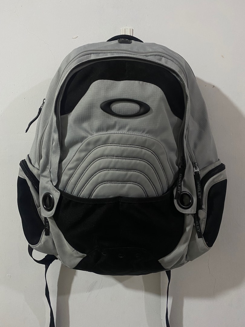 Oakley bagpack grey color, Men's Fashion, Bags, Backpacks on Carousell