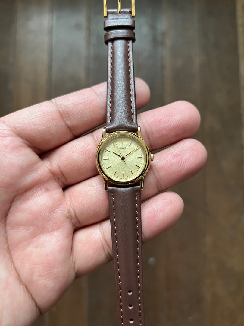 Seiko linen dial (sapphire crystal), Women's Fashion, Watches ...