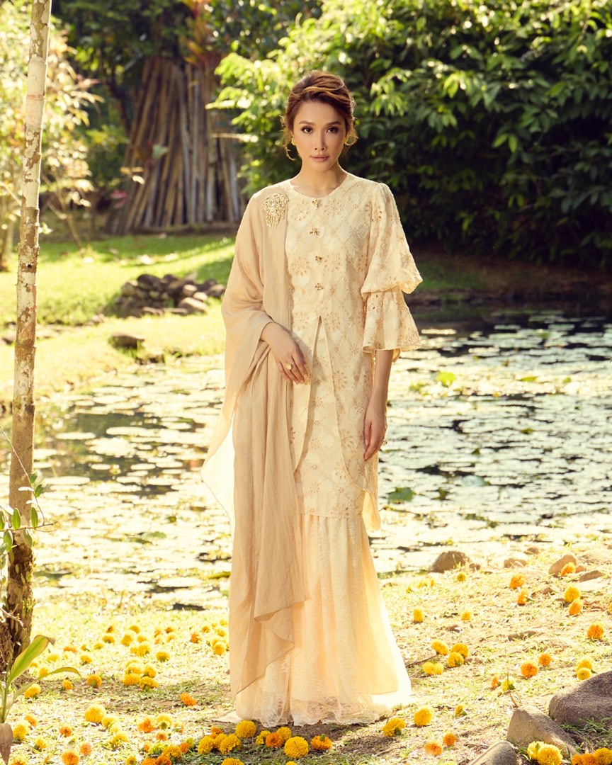 SHAWLPUBLIKA XL - X SETH & LUNA NEESHA SCHRAYA, Women's Fashion ...