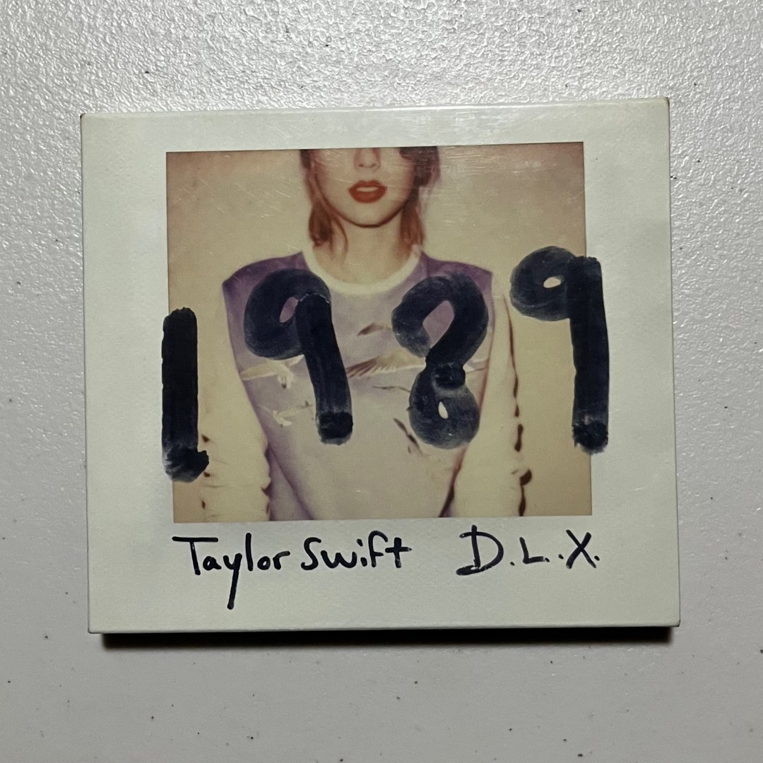 Taylor Swift 1989 Deluxe with Polaroids, Hobbies & Toys, Music & Media ...